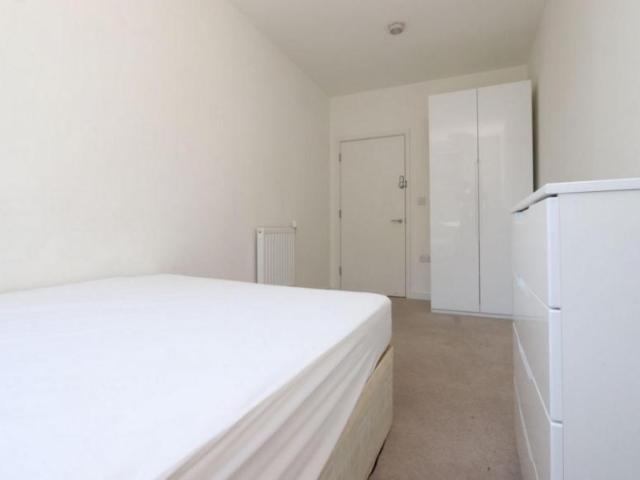For Rent 4 Bedroom Shared Living/roommate London London DS90560072