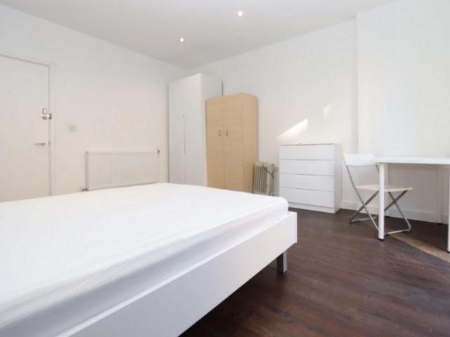 For Rent 4 Bedroom Shared Living/roommate London London DS90560013