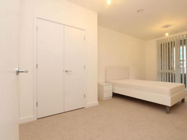 For Rent 4 Bedroom Shared Living/roommate London London DS90560019