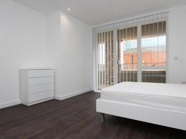 For Rent 4 Bedroom Shared Living/roommate London London DS90560020