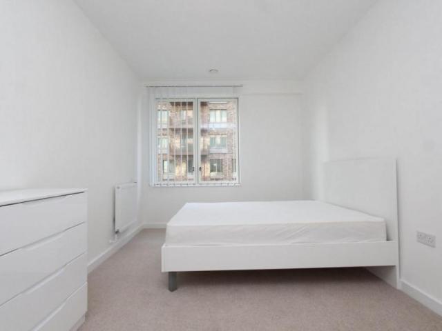 For Rent 4 Bedroom Shared Living/roommate London London DS90560159