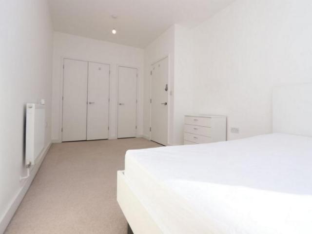 For Rent 4 Bedroom Shared Living/roommate London London DS90560171