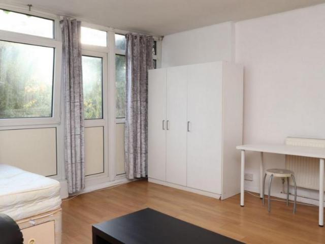For Rent 4 Bedroom Shared Living/roommate London London DS90560182