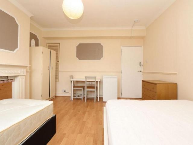 For Rent 4 Bedroom Shared Living/roommate London London DS90560107