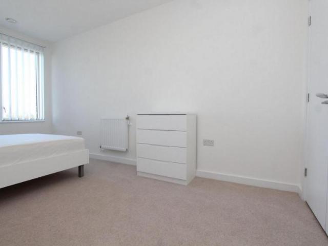 For Rent 4 Bedroom Shared Living/roommate London London DS90560112