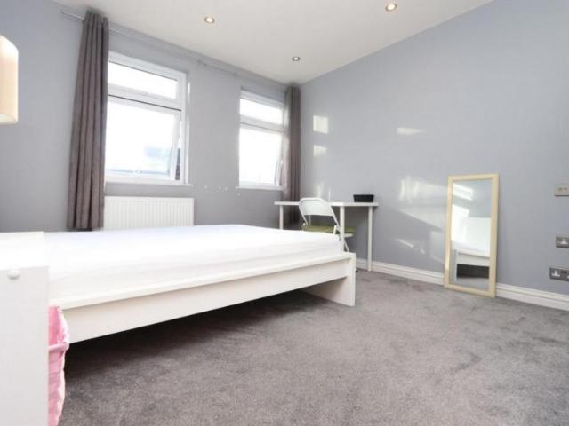 For Rent 4 Bedroom Shared Living/roommate London London DS90560122
