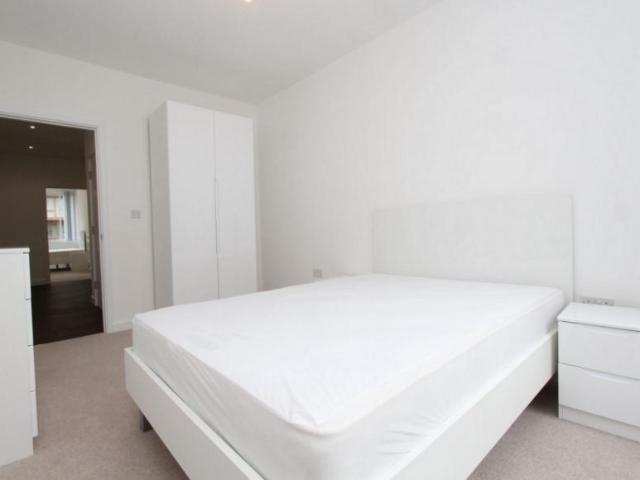For Rent 4 Bedroom Shared Living/roommate London London DS90560138