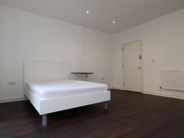 For Rent 4 Bedroom Shared Living/roommate London London DS90560243