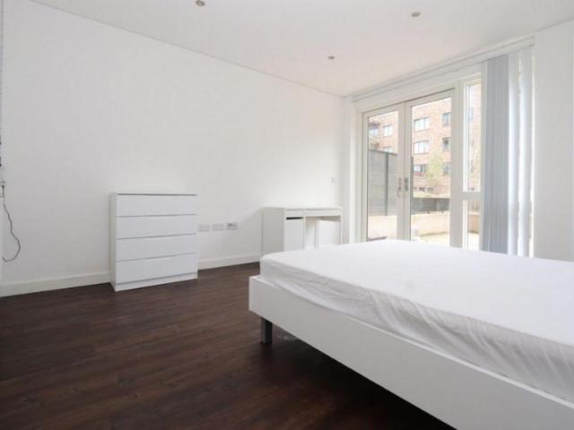 For Rent 4 Bedroom Shared Living/roommate London London DS90560246