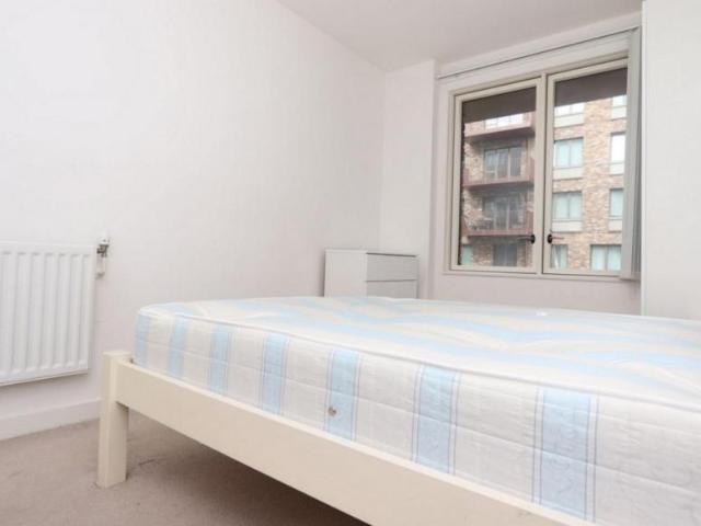 For Rent 4 Bedroom Shared Living/roommate London London DS90560273
