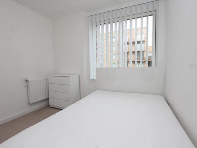 For Rent 4 Bedroom Shared Living/roommate London London DS90560272