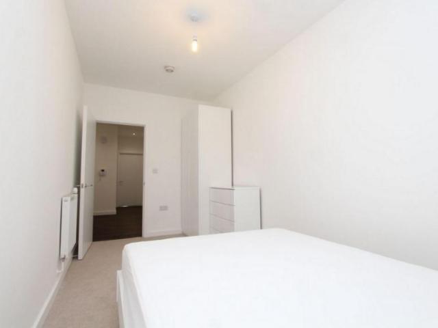 For Rent 4 Bedroom Shared Living/roommate London London DS90560289