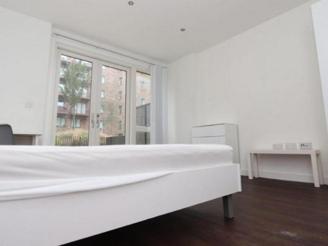 For Rent 4 Bedroom Shared Living/roommate London London DS90560291