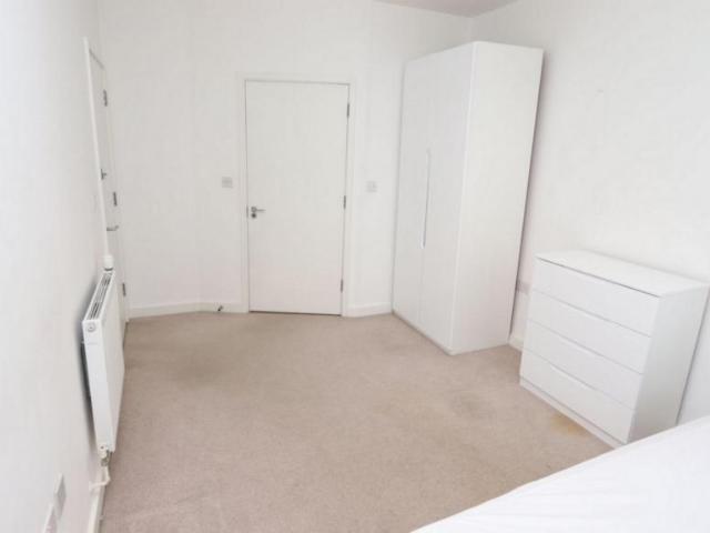 For Rent 4 Bedroom Shared Living/roommate London London DS90560239