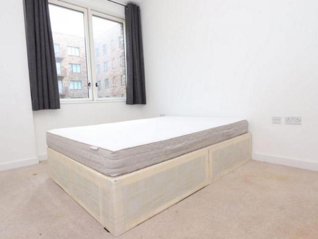 For Rent 4 Bedroom Shared Living/roommate London London DS90560346