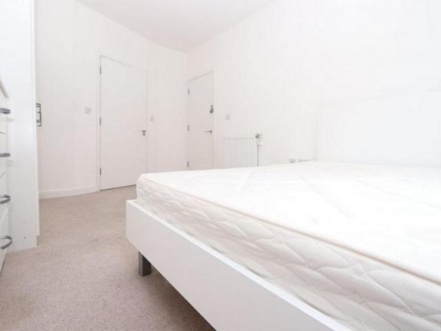 For Rent 4 Bedroom Shared Living/roommate London London DS90560362