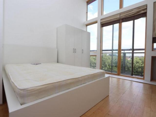 For Rent 4 Bedroom Shared Living/roommate London London DS90560332