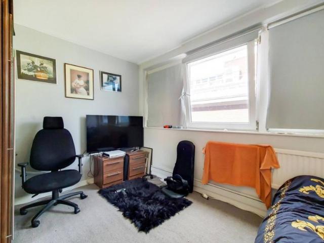 For Rent 4 Bedroom Shared Living/roommate London London DS90560403