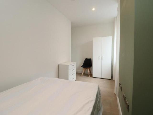 For Rent 4 Bedroom Shared Living/roommate London London DS90560611