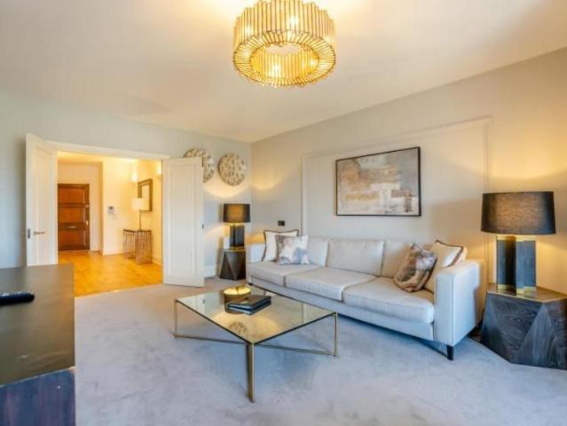 For Rent 4 Bedroom Shared Living/roommate London London DS90560942
