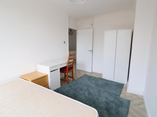 For Rent 4 Bedroom Shared Living/roommate London London DS90561234