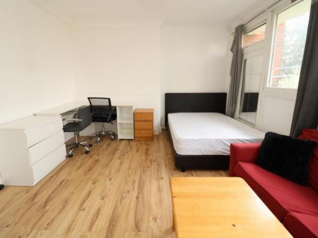For Rent 4 Bedroom Shared Living/roommate London London DS90561421