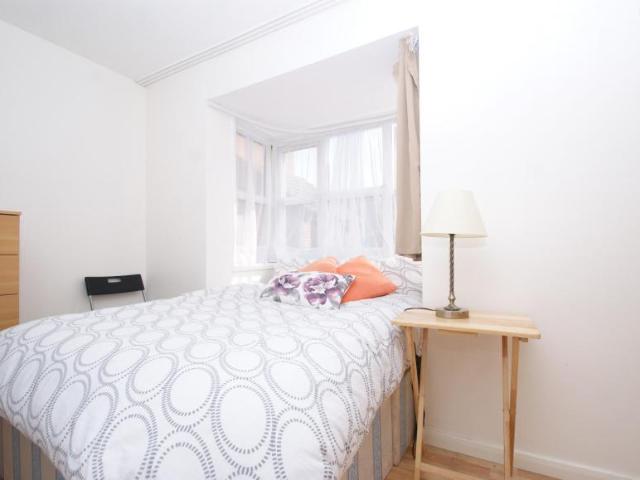 For Rent 4 Bedroom Shared Living/roommate London London DS90562124