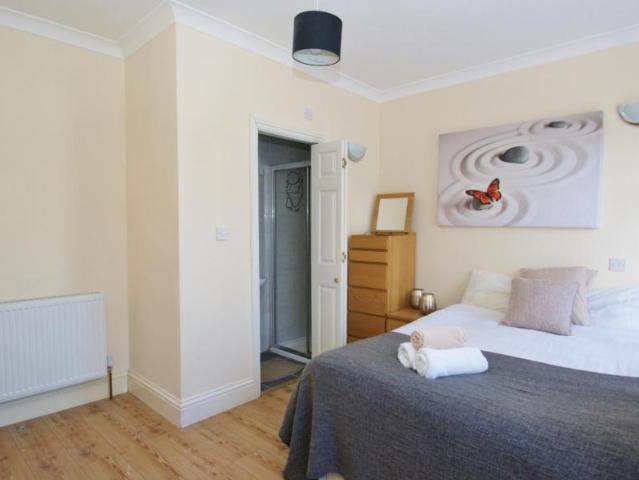 For Rent 4 Bedroom Shared Living/roommate London London DS90562389