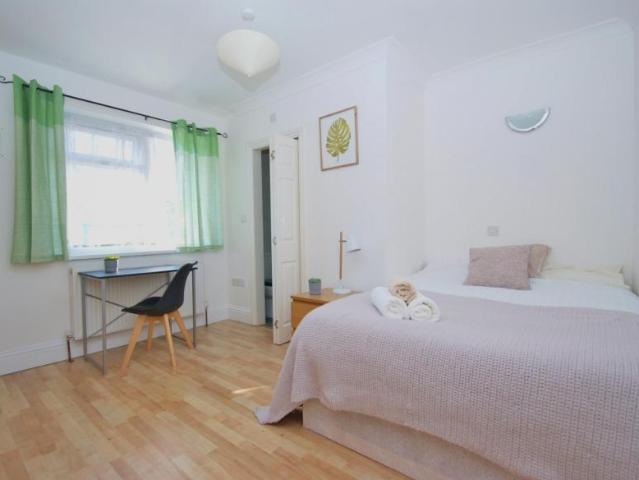 For Rent 4 Bedroom Shared Living/roommate London London DS90562415