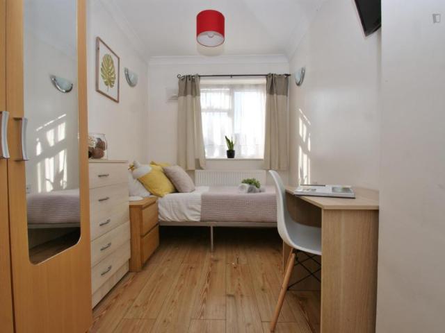 For Rent 4 Bedroom Shared Living/roommate London London DS90562630