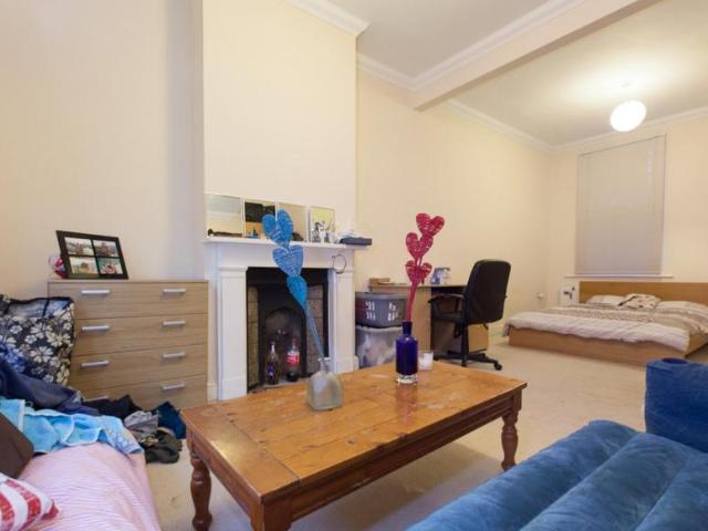 For Rent 4 Bedroom Shared Living/roommate London London DS90562735