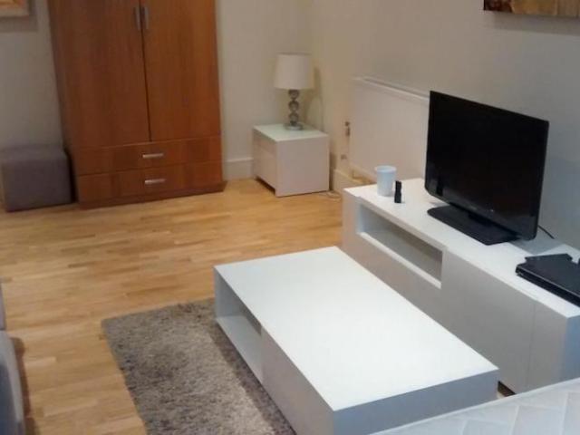 For Rent 4 Bedroom Shared Living/roommate London London DS90562738