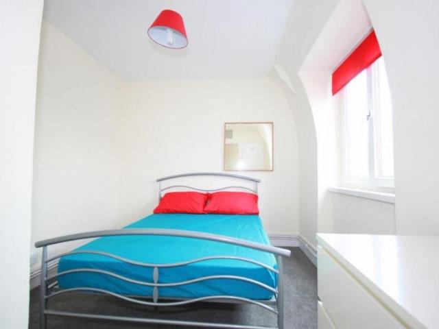 For Rent 4 Bedroom Shared Living/roommate London London DS90562894