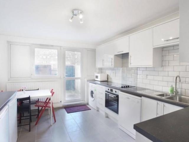 For Rent 4 Bedroom Shared Living/roommate London London DS90562806