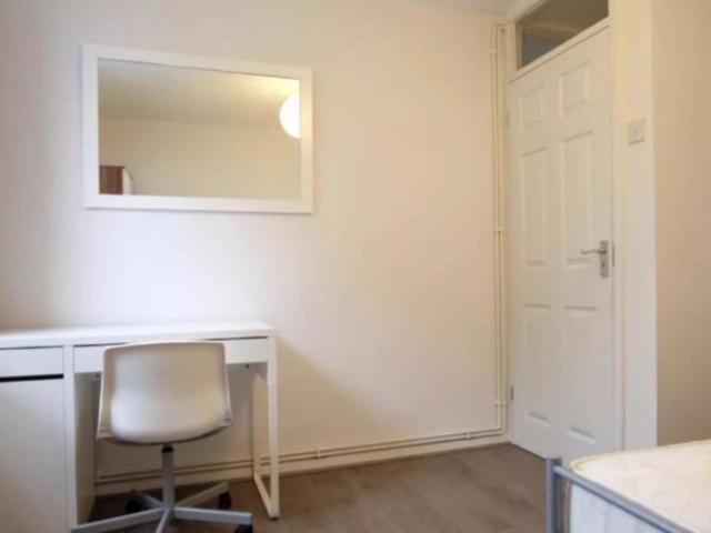 For Rent 4 Bedroom Shared Living/roommate London London DS90562977