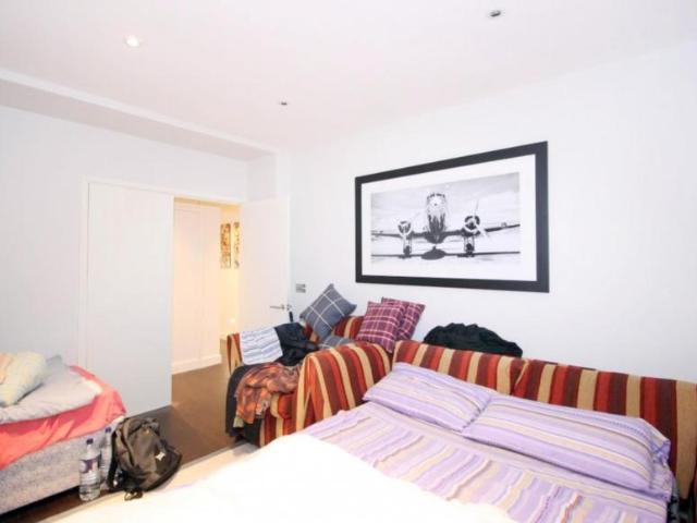 For Rent 4 Bedroom Shared Living/roommate London London DS90563064