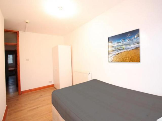 For Rent 4 Bedroom Shared Living/roommate London London DS90563086