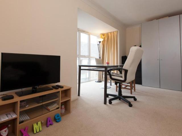 For Rent 4 Bedroom Shared Living/roommate London London DS90563030