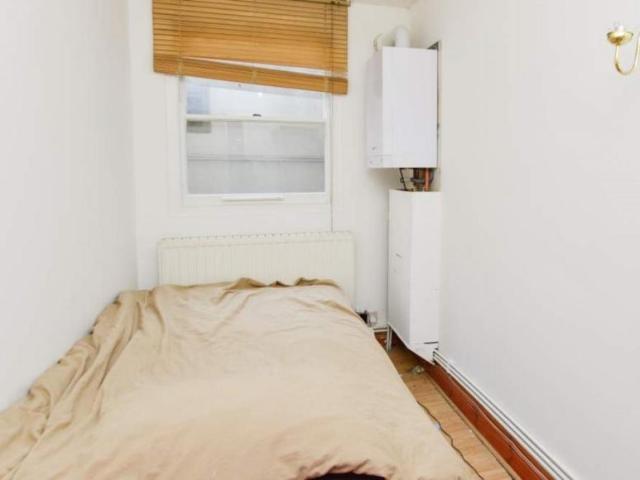For Rent 4 Bedroom Shared Living/roommate London London DS90563140