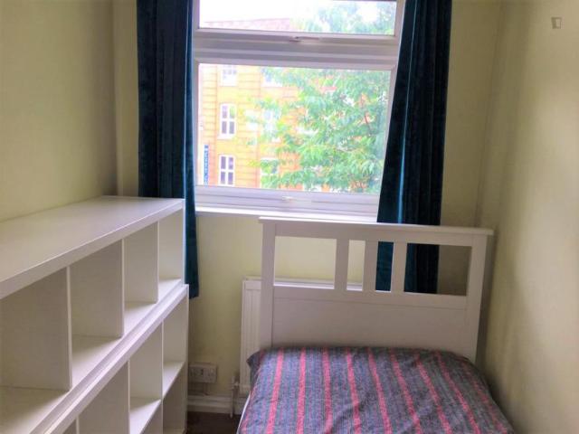 For Rent 4 Bedroom Shared Living/roommate London London DS90563157