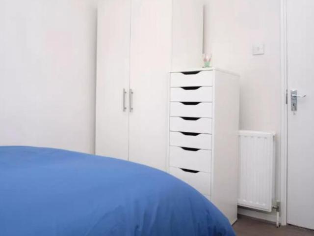 For Rent 4 Bedroom Shared Living/roommate London London DS90563112