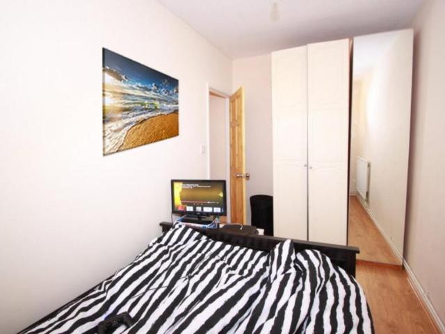 For Rent 4 Bedroom Shared Living/roommate London London DS90563116