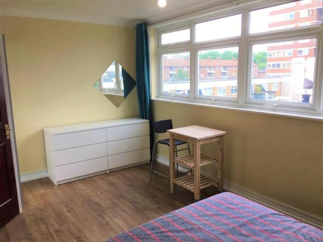 For Rent 4 Bedroom Shared Living/roommate London London DS90563137