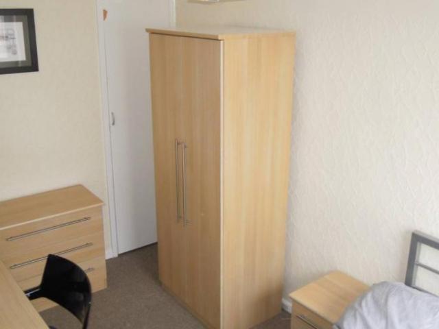 For Rent 4 Bedroom Shared Living/roommate London London DS90563455