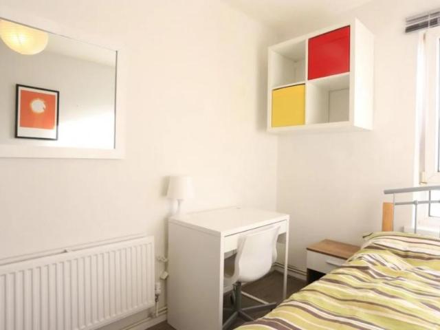 For Rent 4 Bedroom Shared Living/roommate London London DS90563476
