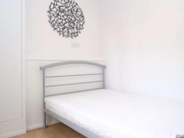 For Rent 4 Bedroom Shared Living/roommate London London DS90563519