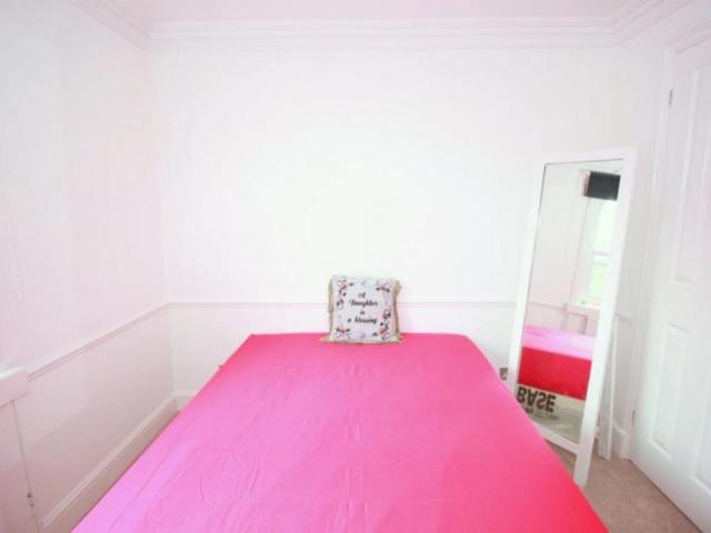 For Rent 4 Bedroom Shared Living/roommate London London DS90563695