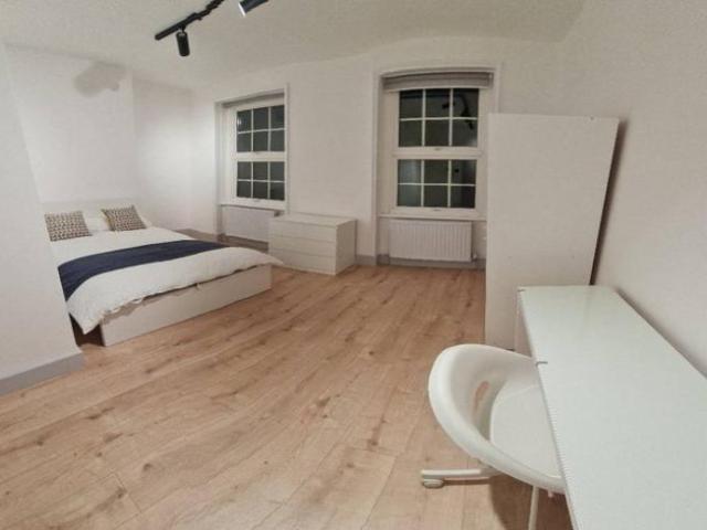 For Rent 4 Bedroom Shared Living/roommate London London DS90909510