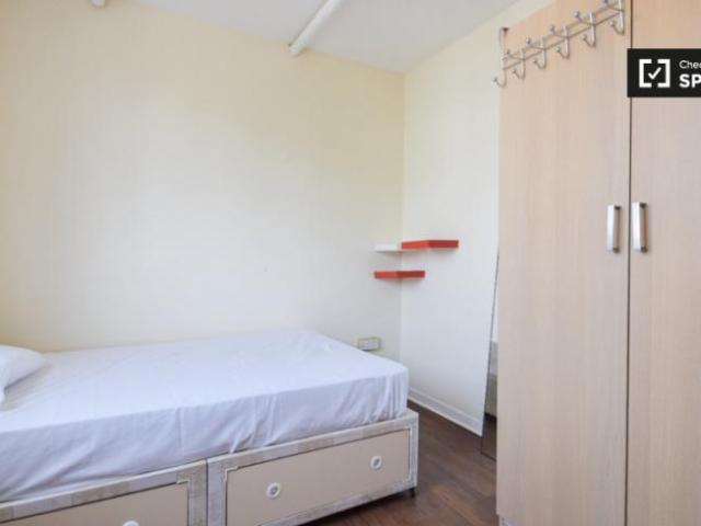 For Rent 4 Bedroom Shared Living/roommate London London DS90929054