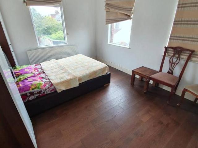 For Rent 4 Bedroom Shared Living/roommate London London DS93119042